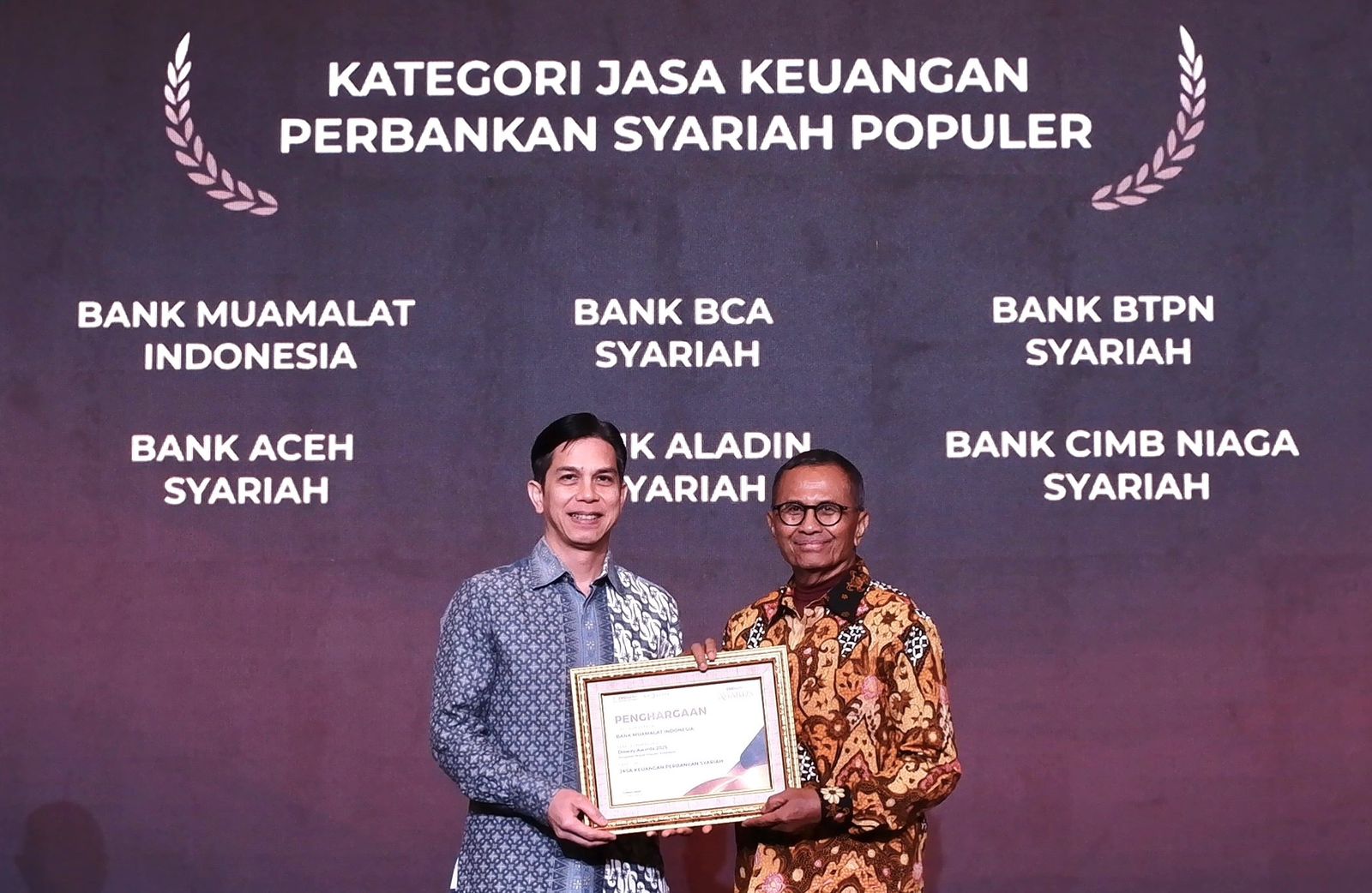 PT Bank Muamalat Indonesia Tbk Raih Penghargaan Disway Awards 2025 ...